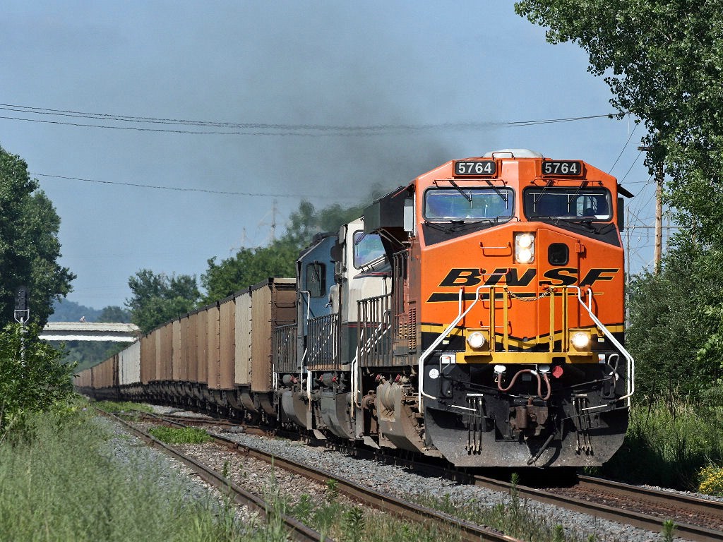 BNSF 5764